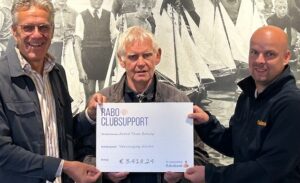 ARENT THOE BOECOP ONTVANGT EEN FORS BEDRAG VAN DE RABO-BANK ...